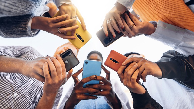 NEWS: Meta lowers WhatsApp age limit | Edexec